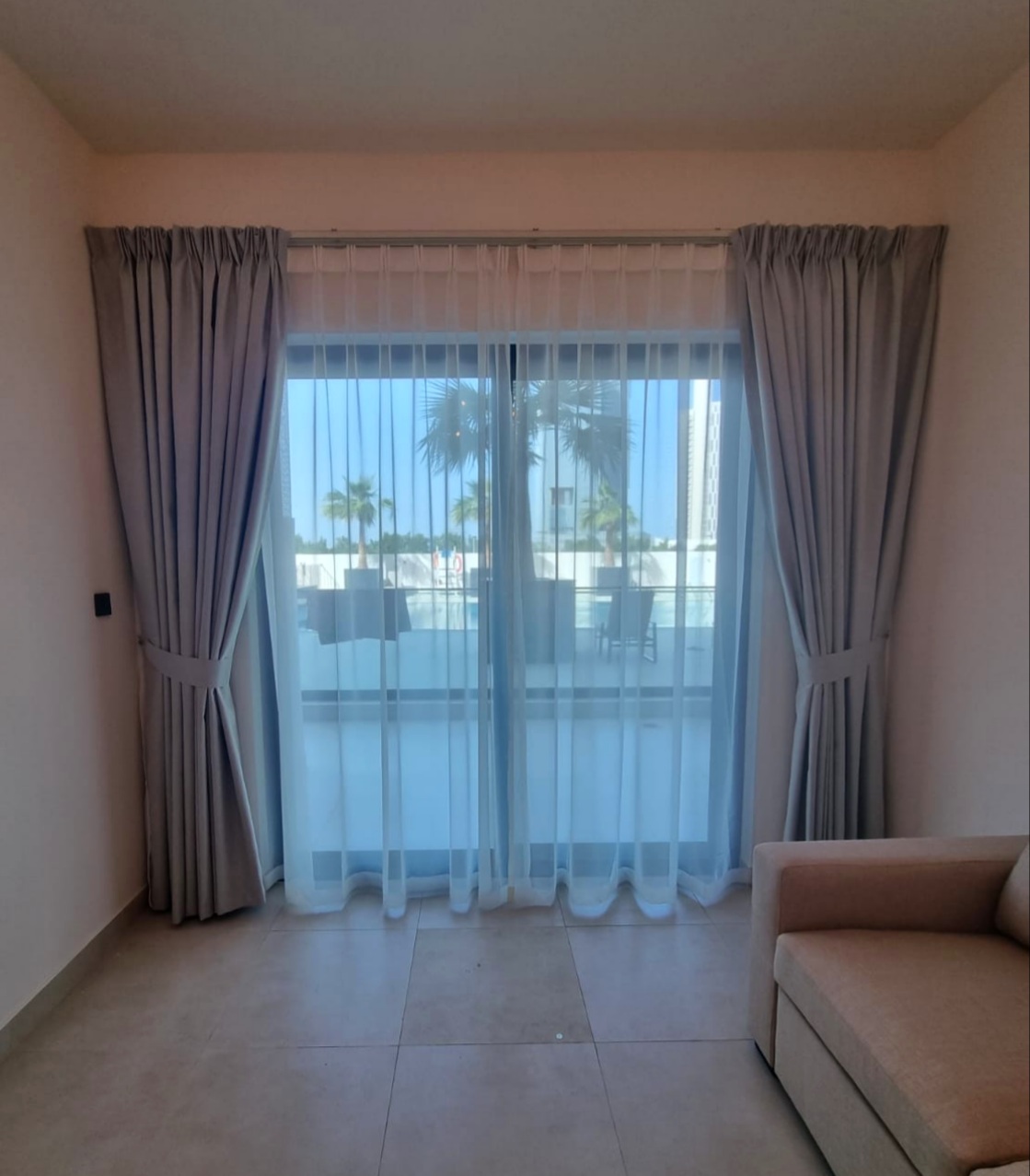 Best Curtains in Dubai| Free Home Visit | Luxury Curtains and Blinds